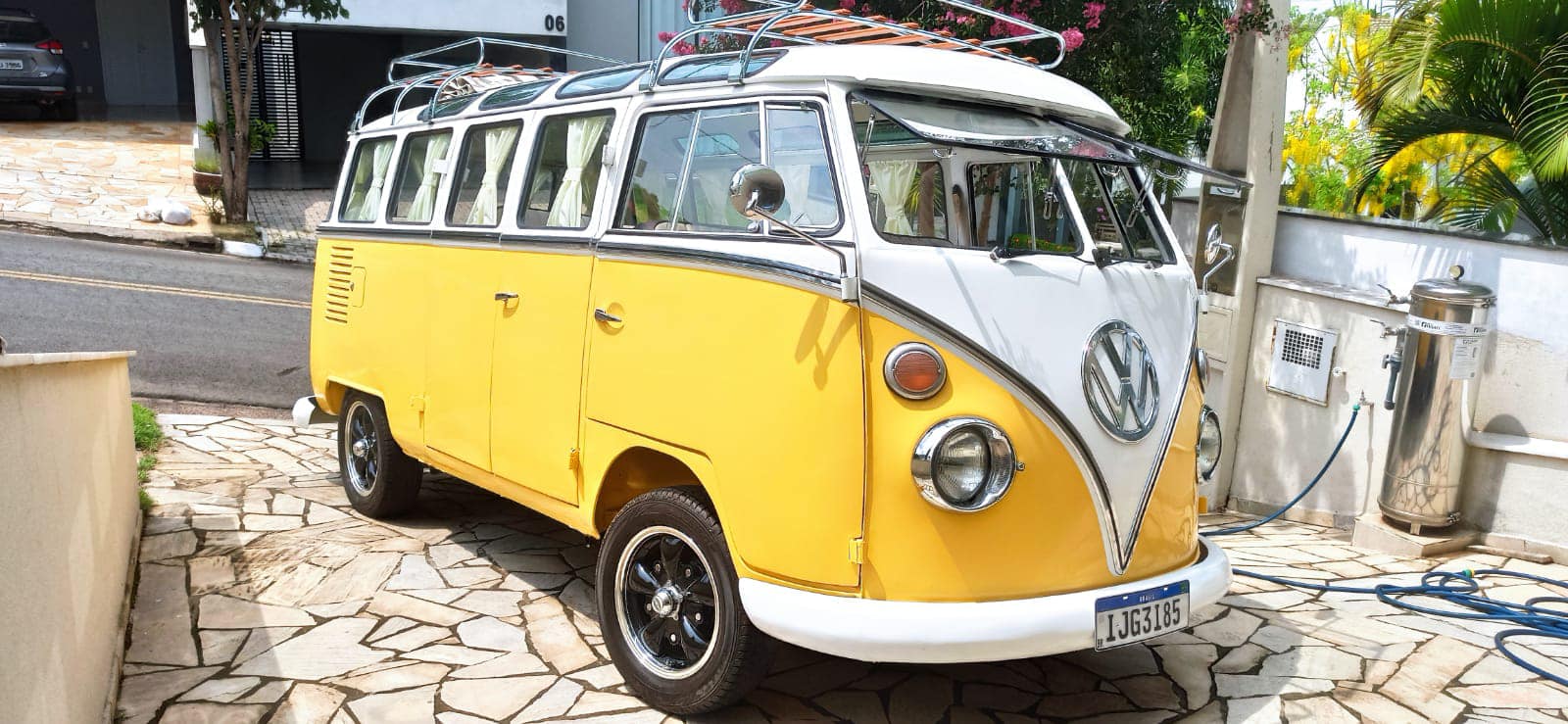 VW T1 | 1973 | yellow/white | 1500cc - Kombi Kings