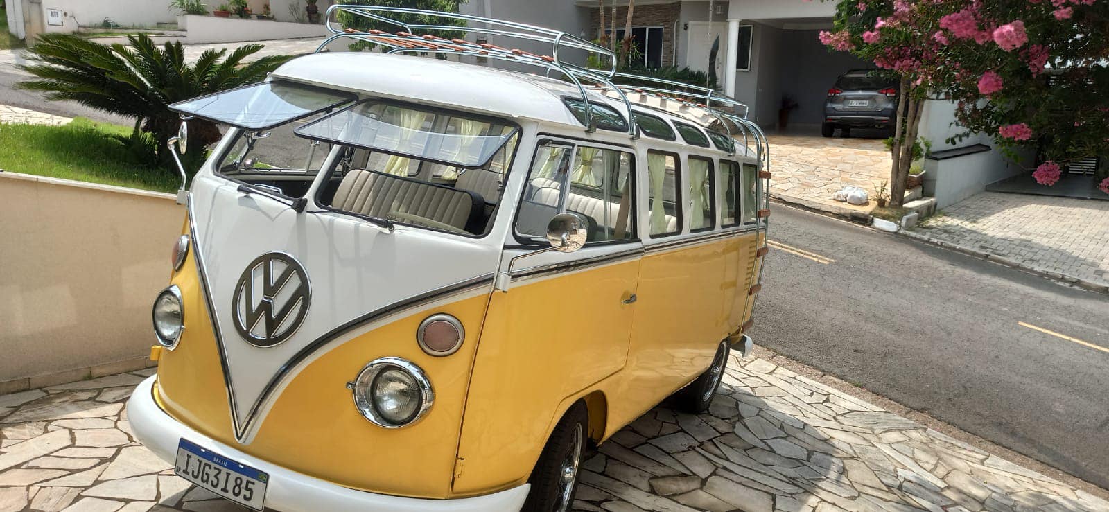 VW T1 | 1973 | yellow/white | 1500cc - Kombi Kings