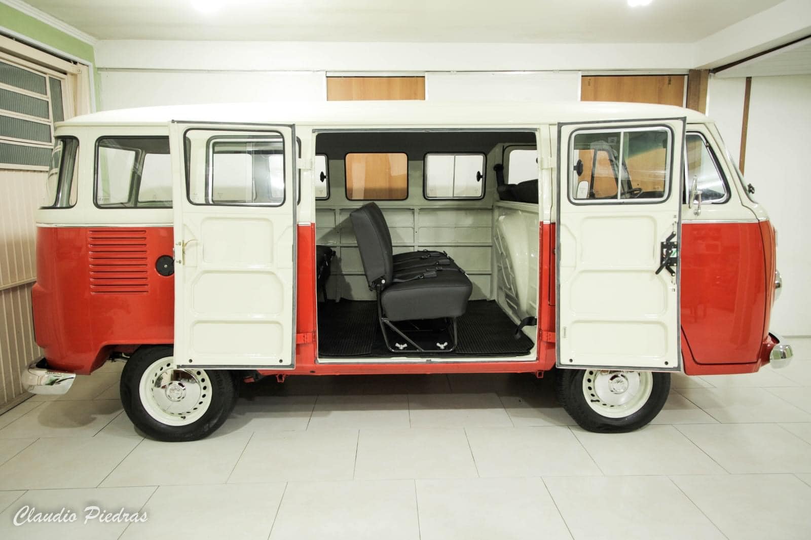 VW T2 kombi standard | 1977 | red/offwhite | 1600cc - Kombi Kings
