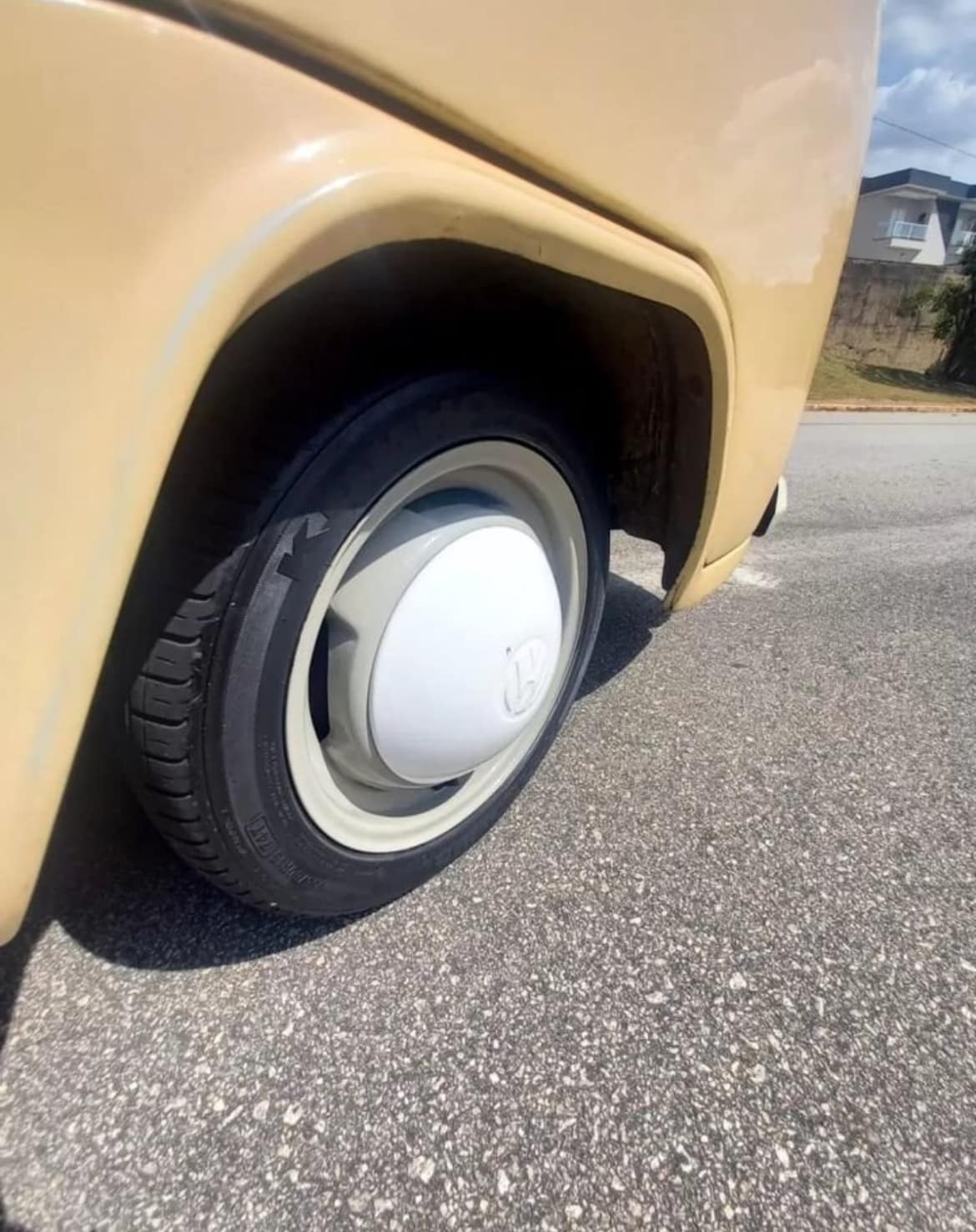 VW T2 | 1977 | yellow | 1600cc - Kombi Kings