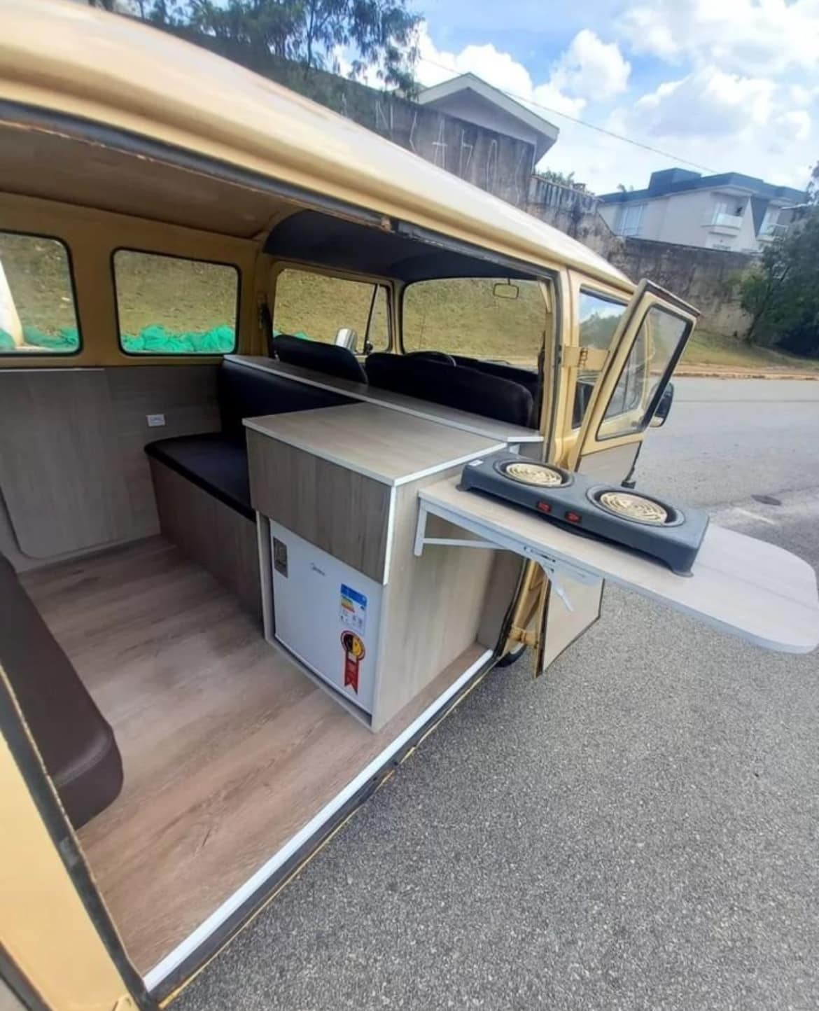 VW T2 | 1977 | yellow | 1600cc - Kombi Kings