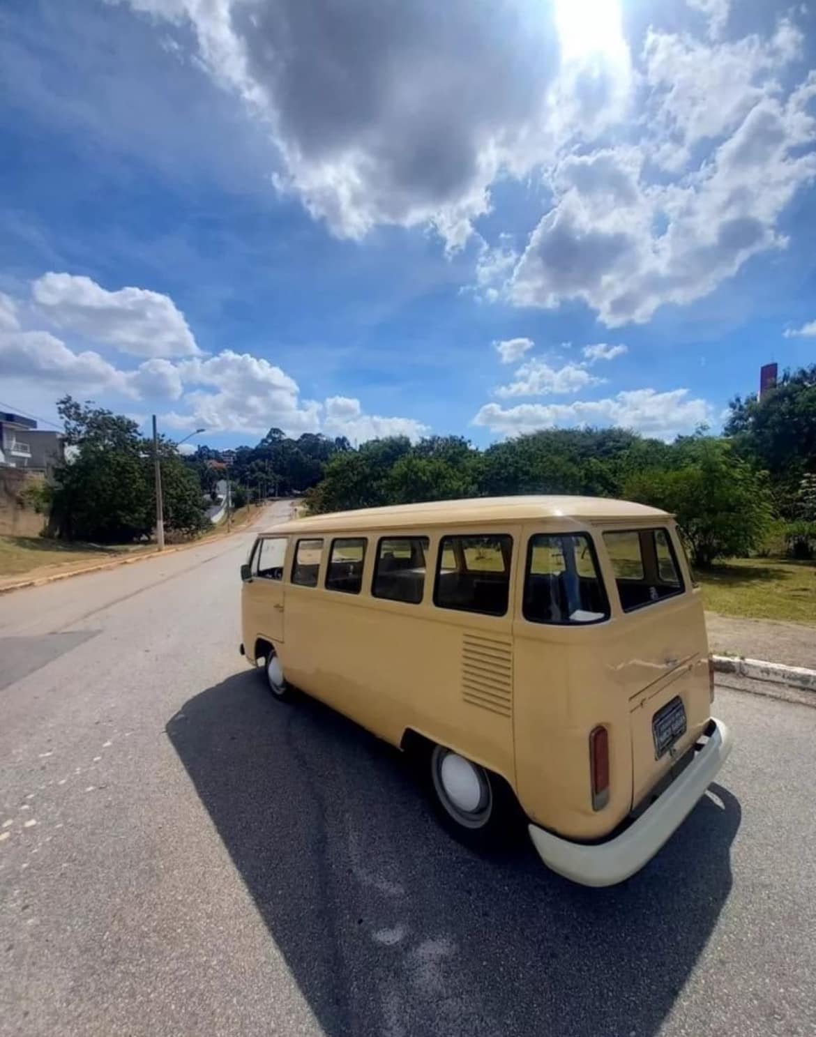 VW T2 | 1977 | yellow | 1600cc - Kombi Kings