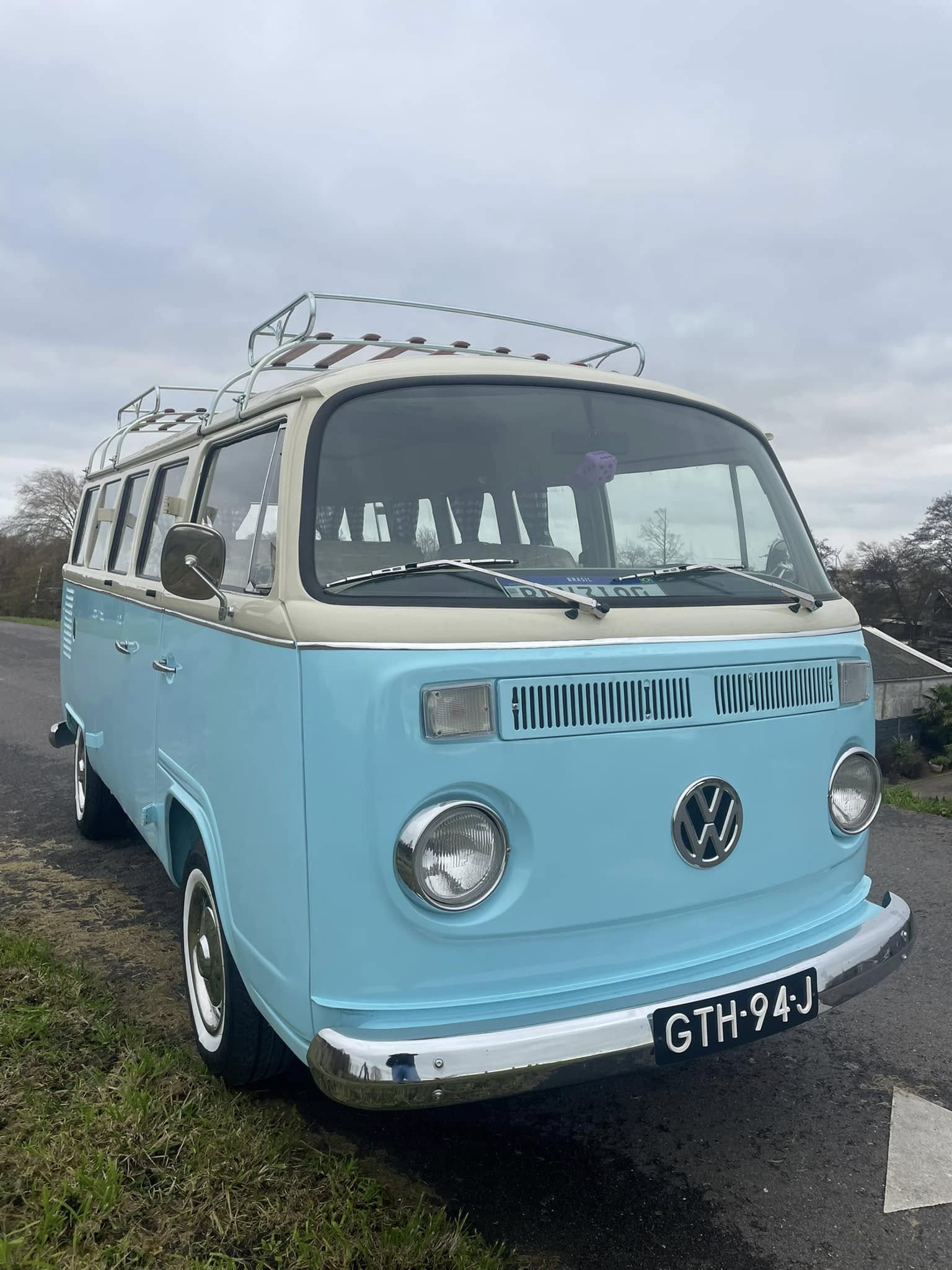 VW T2 | 1982 | blue/offwhite | 1600cc - Kombi Kings