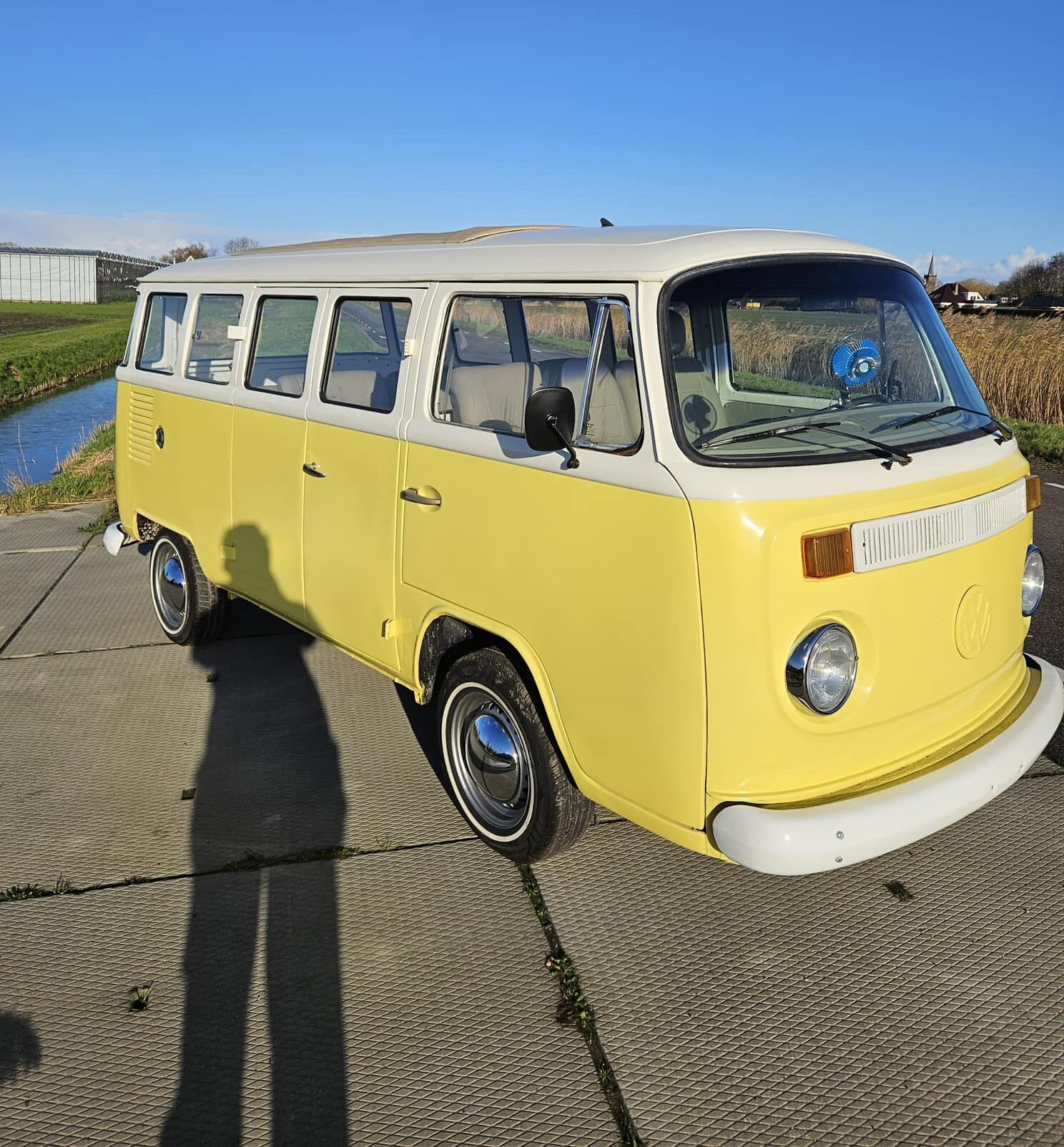VW T2 9 seats | yellow/offwhite | 1600cc - Kombi Kings