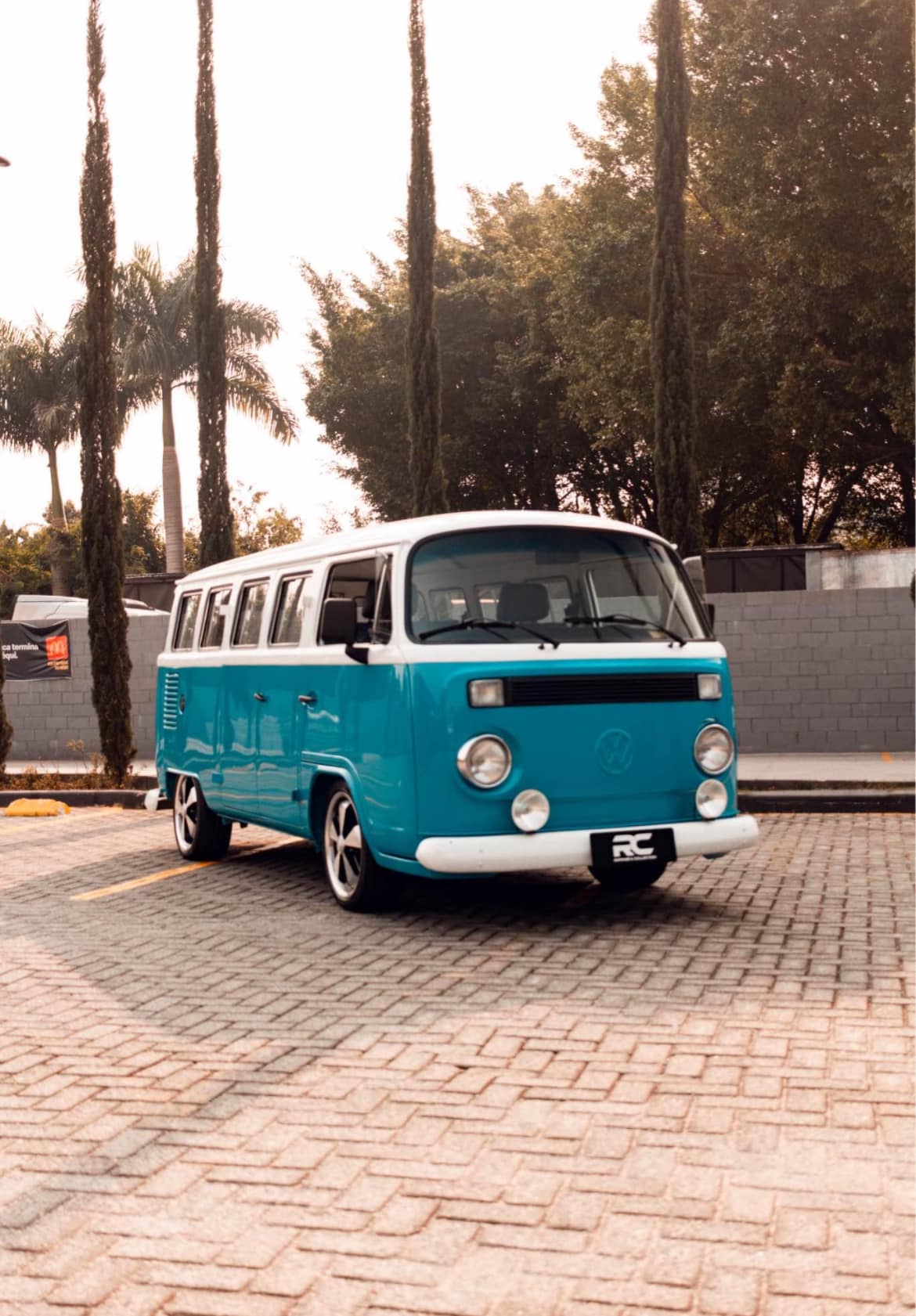 VW T2 9 seats | blue/white | 1600cc - Kombi Kings