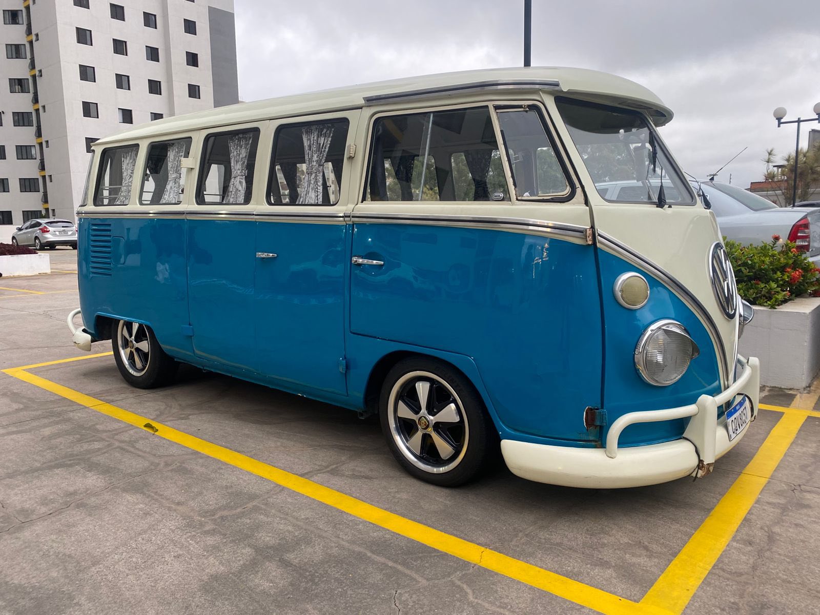 VW T1 | 1972 | blue/off white | 1500cc - Kombi Kings